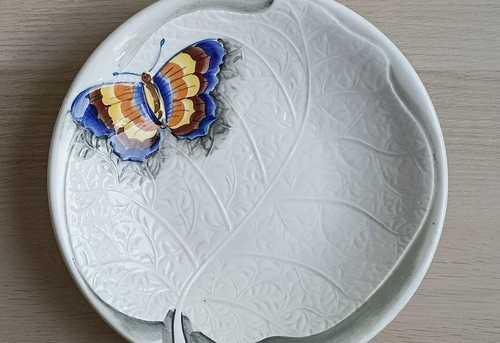 Тарелка, блюдо красивое с бабочкой зик Конаково