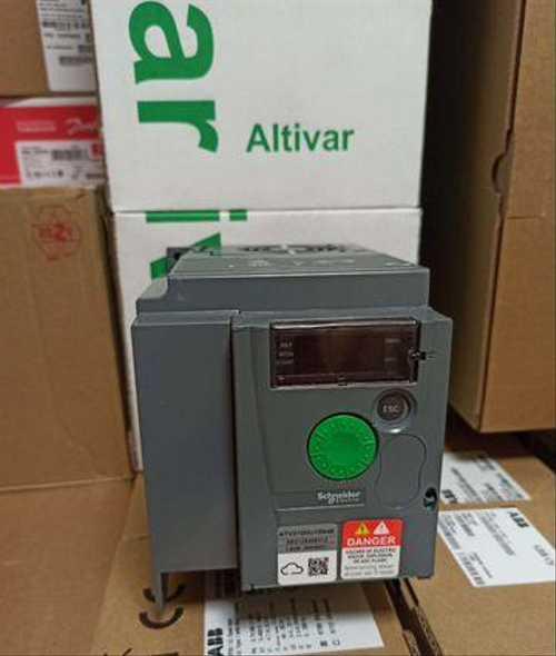 Частотник Schneider Electric atv310hu15n4e