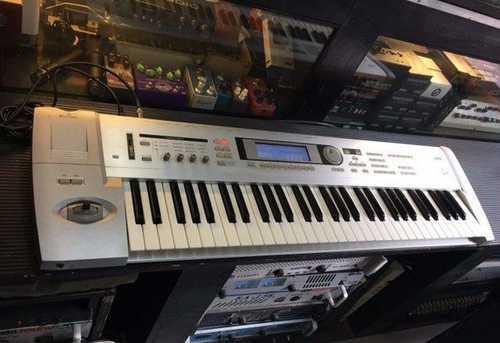 Korg Triton LE синтезатор