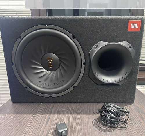 Автомобильный активный сабвуфер JBL basspro12