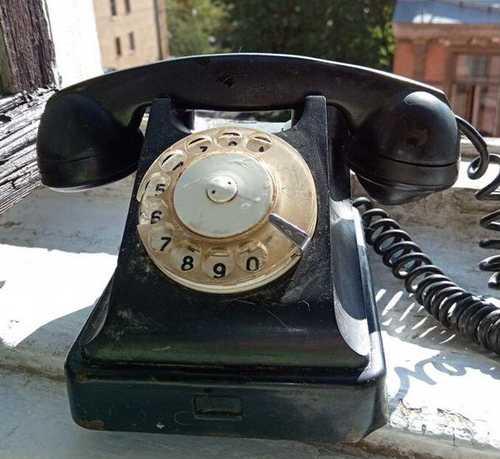 Советский стационарный телефон черного цвета
