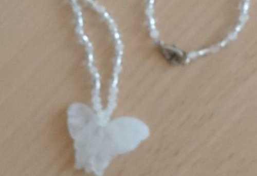 Ожерелье из агата и бисера бабочка