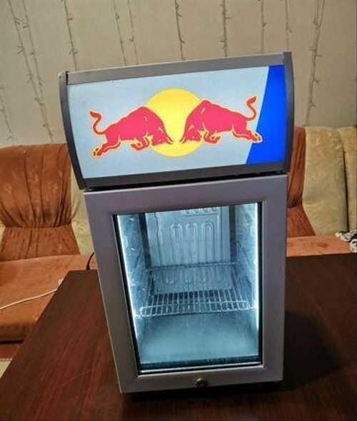 Маленький холодильник Red Bull