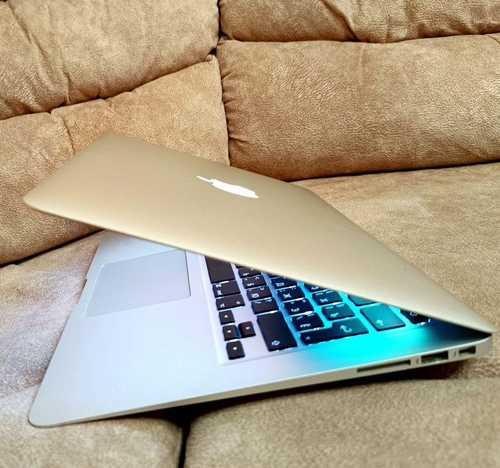 Macbook air 13 (2015) 8Gb/ Core i5