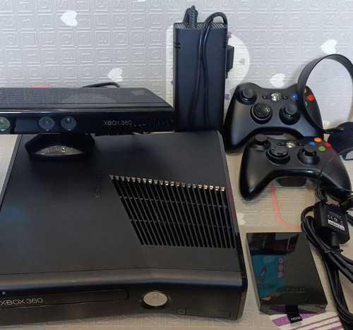 Xbox 360 freeboot 320 Gb 2 геймпада + Kinect