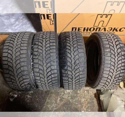 Bridgestone Blizzak Spike-01 225/50 R17 98T