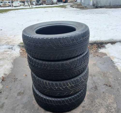 Kumho I'Zen RV Stud KC16 215/65 R16 98Q