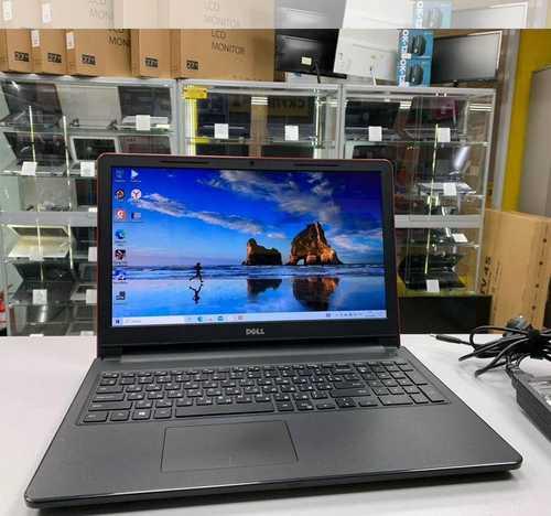 Ноутбук Dell Inspiron 15 Core i3/ Radeon 2Gb/ SSD