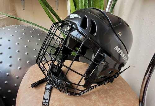 Хоккейный шлем, краги и щитки на ноги
