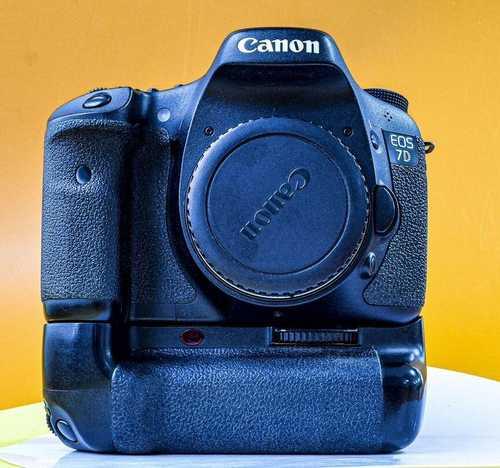 Canon 7D body с батарейным блоком