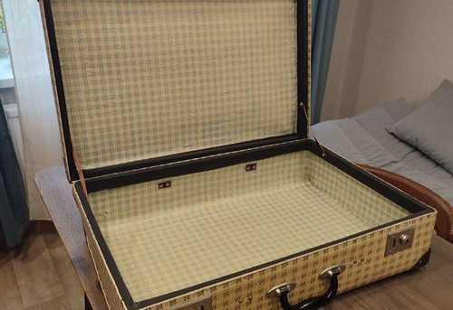 Продам антикварный советский чемодан