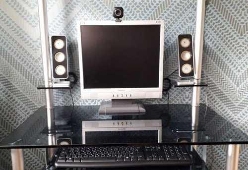 Компьютерный стол стеклянный