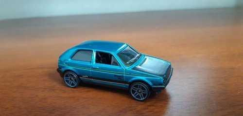 Модель автомобиля Volkswagen Golf Hot wheels wils