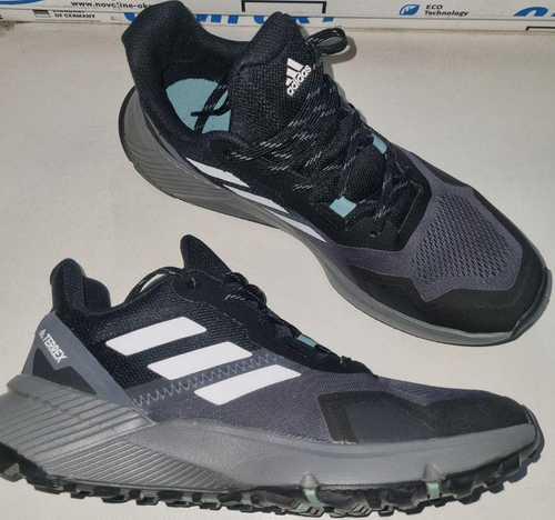 Треккинговые кроссовки Adidas terrex