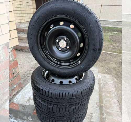 Летние Pirelli 185/65 R15 Комплект новые