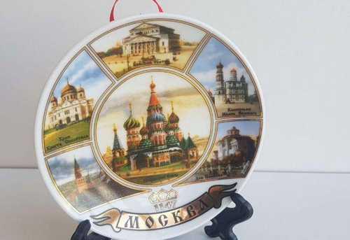 Тарелка фарфоровая на подставке Москва, сувенир