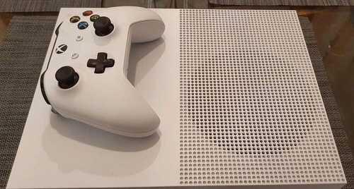 Xbox One S All Digital 1Tb + game pass ultimate 12