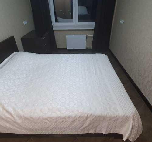 Кровать двухспальная с подьемным механизмом, матра