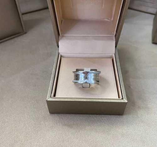 Bvlgari кольцо zero белое золото