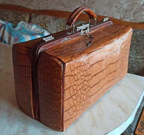 Саквояж СССР с ключем