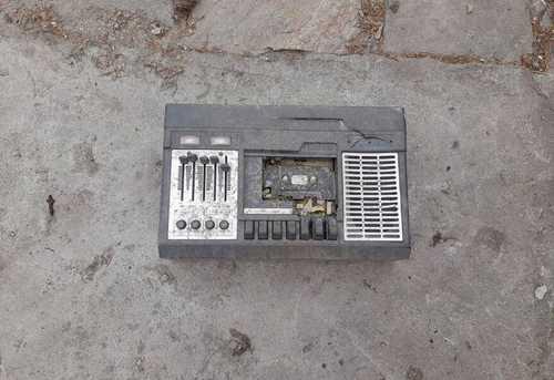Кассетный магнитофон СССР
