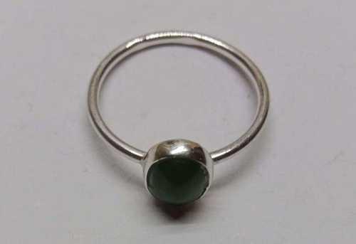 Кольцо серебро с нефритом