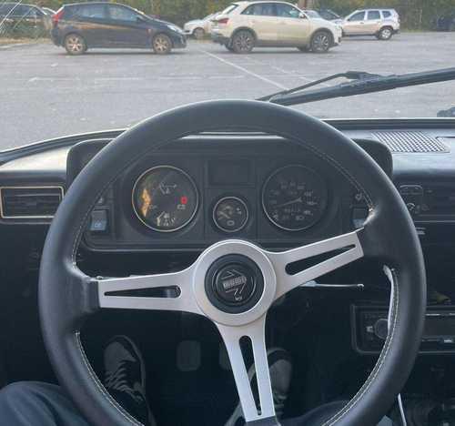 Спортивный руль momo