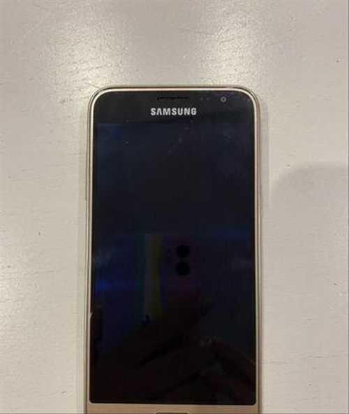 Телефон Samsung Galaxy J3