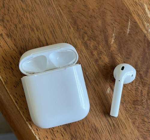 Apple airpods 2 (кейс и правый наушник)