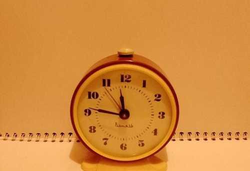 Часы- будильник СССР