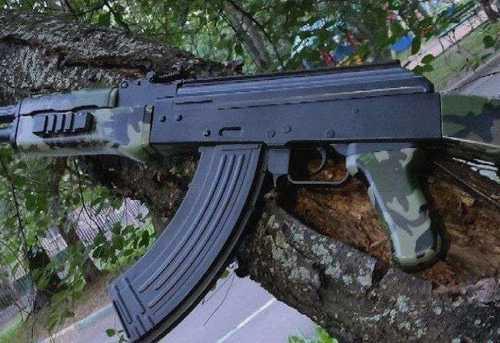 Автомат на орбизах Ак47 в камуфляже