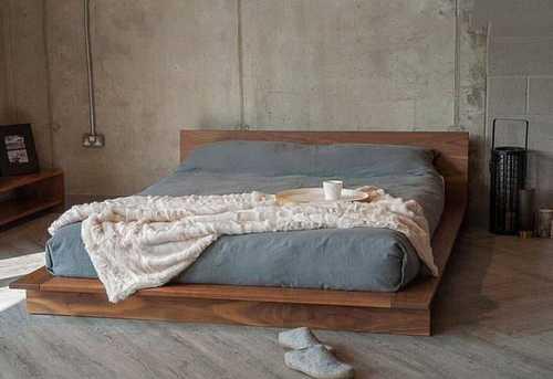 Кровать двуспальная из натурального дерева