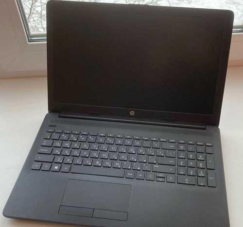 HP 15.6 FullHD; Intel Core i3 7100U; SSD 256