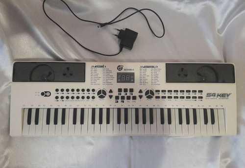 Синтезатор в состоянии нового 54 клавиши