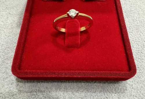 Золотое кольцо с бриллиантом 750, вес 3.64гр