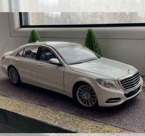 Масштабная модель Mercedes Benz W222 S-class 1:24