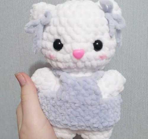 Кошечка из плюшевой пряжи