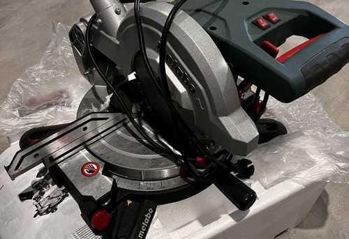 Пила торцовочная Metabo KS216M