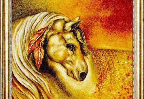 Картина из янтаря "Лошадь с перьями" Arr