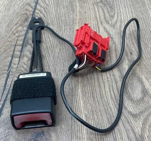 Замок ремня безопасности передний правый Mercedes