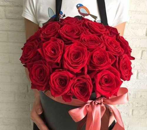Букет цветов Розы красные в Шляпной коробке
