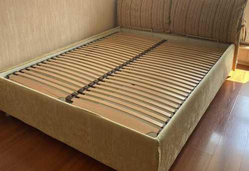 Кровать двуспальная с подъемным механизмом