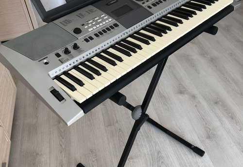 Стнтезатор с педалью Yamaha PSR E413