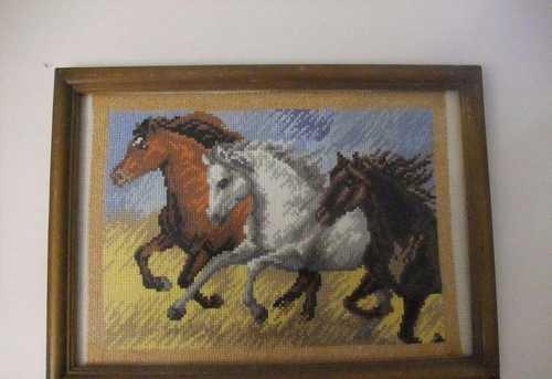 Вышивка крестиком в деревянной раме "Лошади"