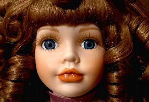Коллекционная фарфоровая кукла Remeco Collection