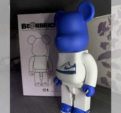 Медведь Bearbrick 400% 28 см Nike бело-синий