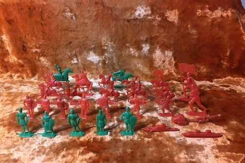 Пластмассовые и оловянные солдатики СССР