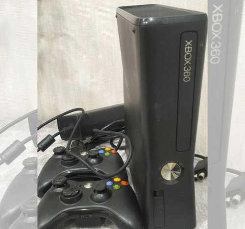 Microsoft Xbox 360, 250 ГБ, Прошитая, 2 геймпада
