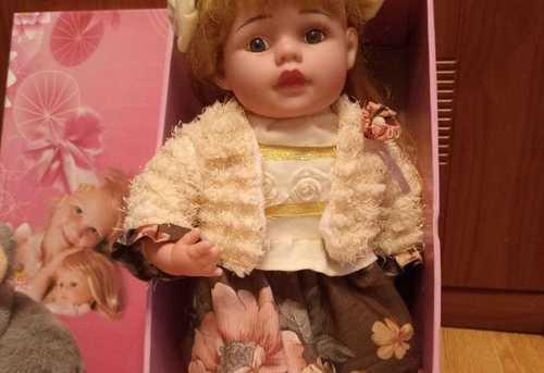 Кукла с мягкой игрушкой