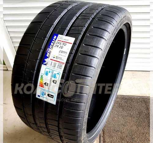 Michelin Pilot Super Sport 285/30 R19